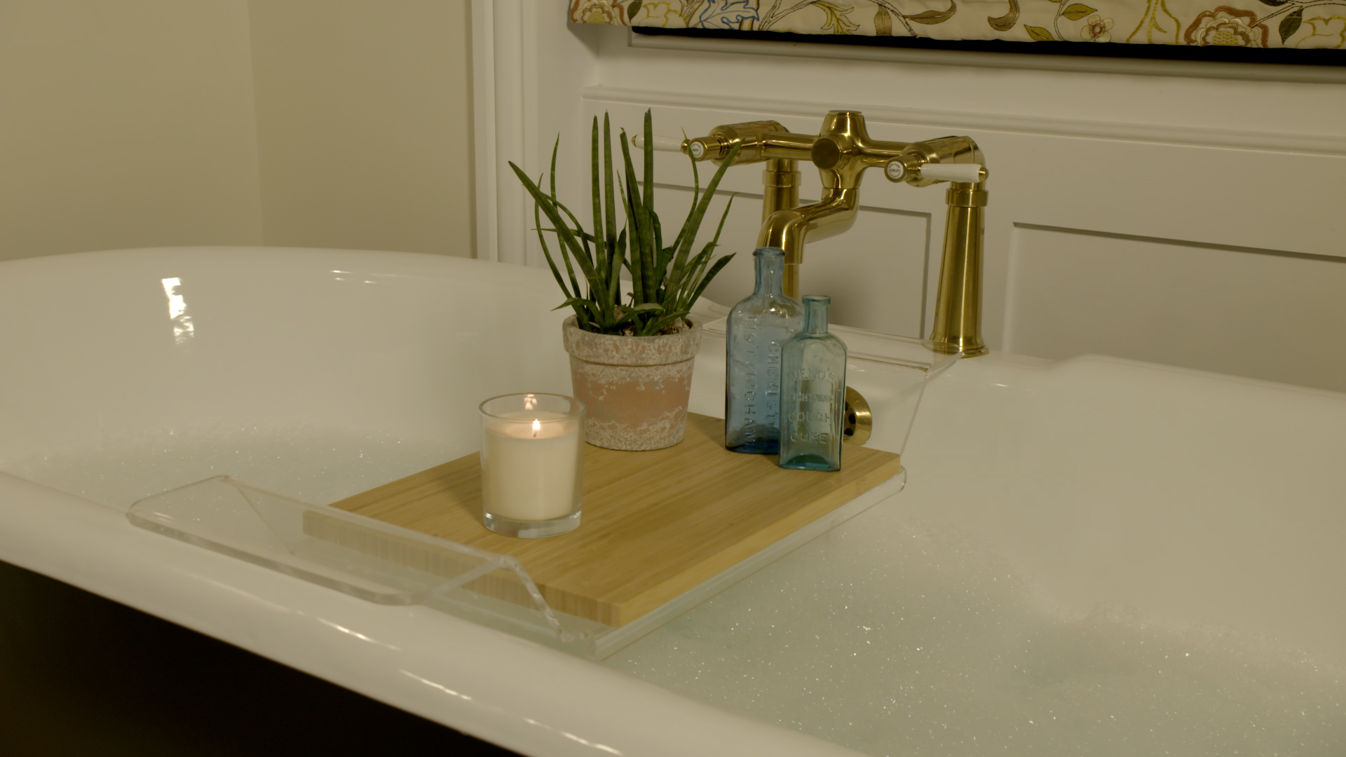 Spout | Award-winning bath tray that tames bath toy chaos